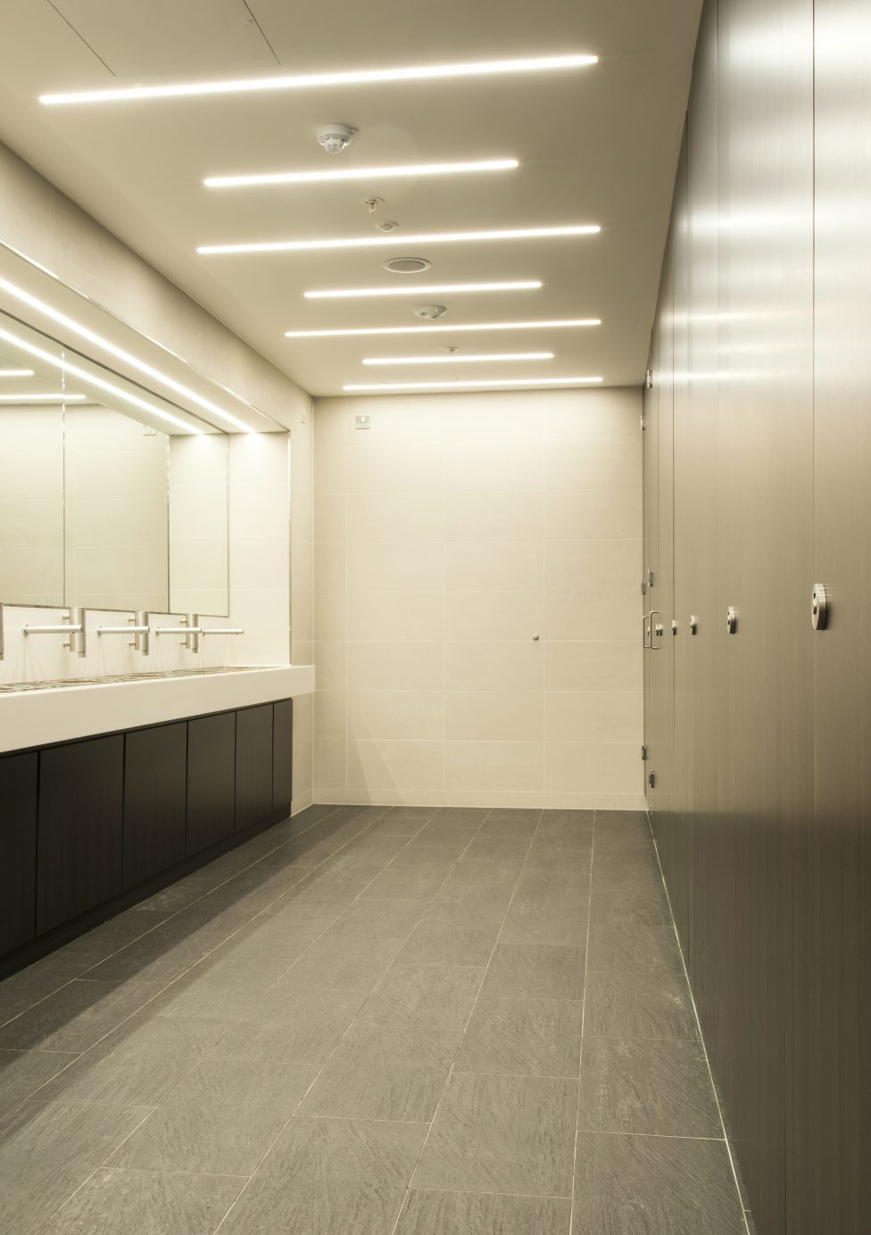 Full Height Flush Fronted Cubicle System with Hardwood Door Lips