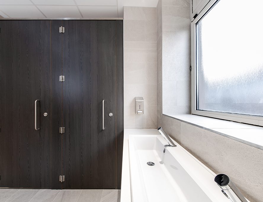 Full Height Flush Fronted Cubicle System with Hardwood Door Lips
